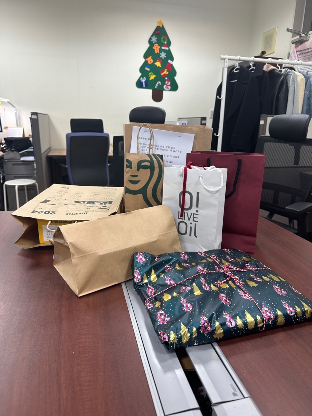 221221 EMRL 연말파티 > Gallery | 포항공대 철강에너지 소재 연구실